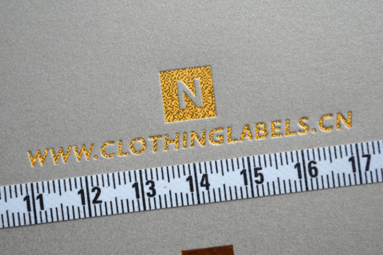 Different colored hot stamping | ClothingLabels.cn