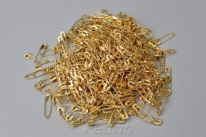 Safety pins for securing fabric | ClothingLabels.cn