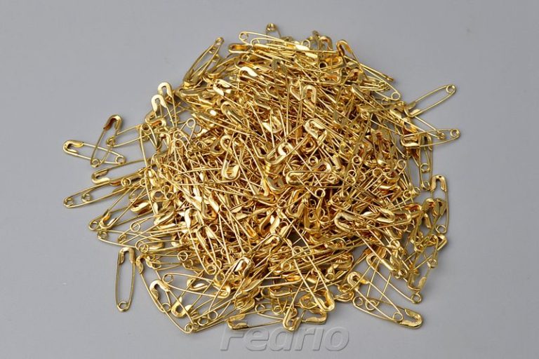 Safety pins for securing fabric | ClothingLabels.cn