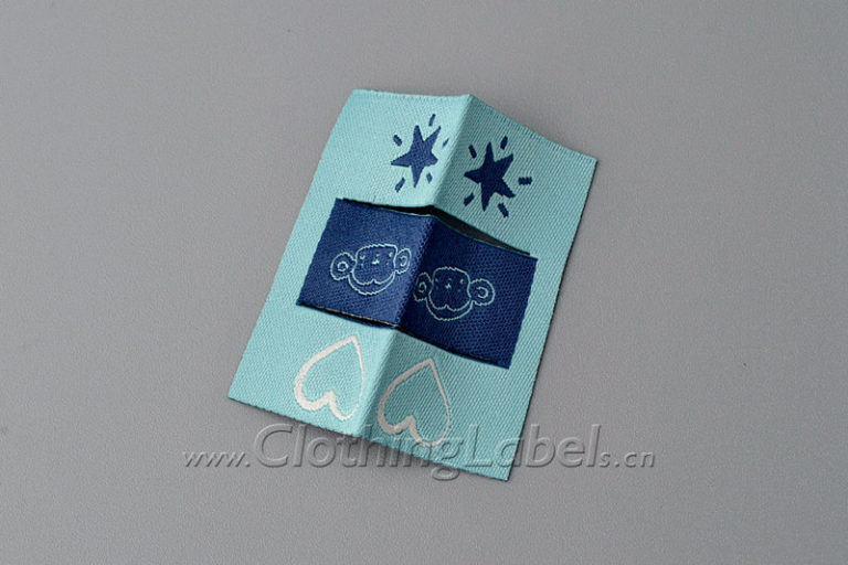 Fold labels: 5 common folded ways | ClothingLabels.cn