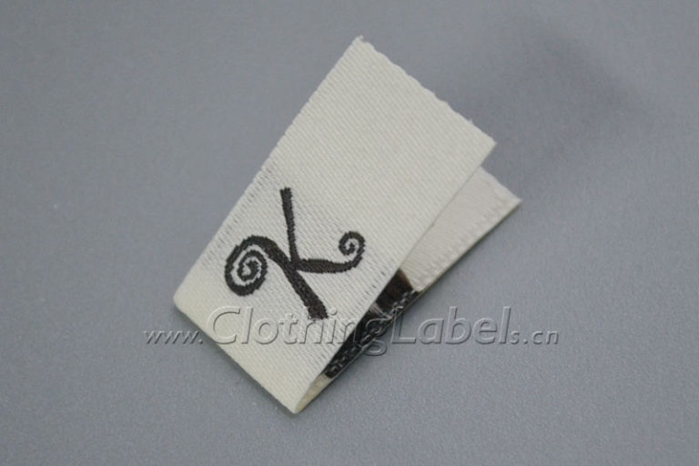 Fold labels: 5 common folded ways | ClothingLabels.cn