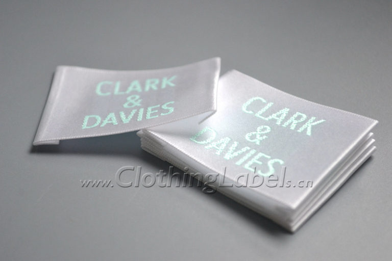 Fold labels: 5 common folded ways | ClothingLabels.cn