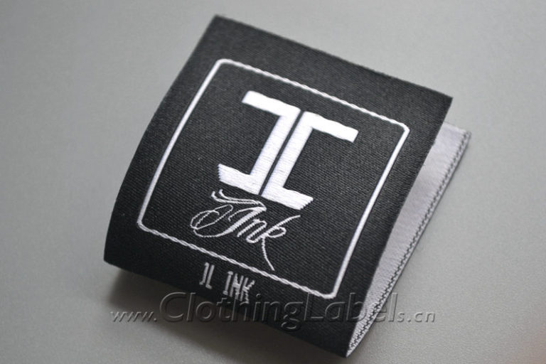 Fold labels: 5 common folded ways | ClothingLabels.cn