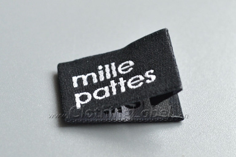 Fold labels: 5 common folded ways | ClothingLabels.cn