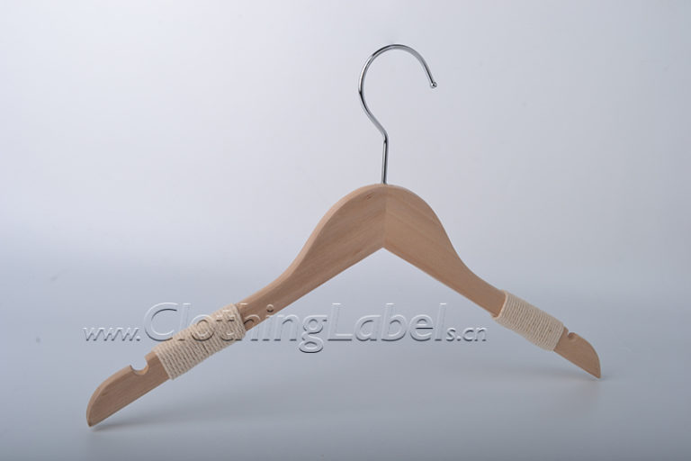 Custom wooden hangers with logos | ClothingLabels.cn