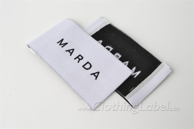 Fold labels: 5 common folded ways | ClothingLabels.cn