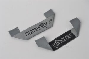 Fold labels: 5 common folded ways | ClothingLabels.cn