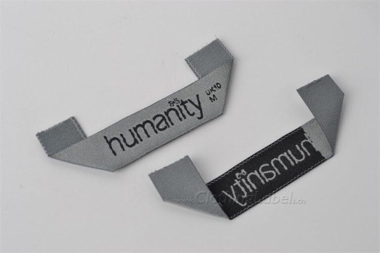 Fold labels: 5 common folded ways | ClothingLabels.cn