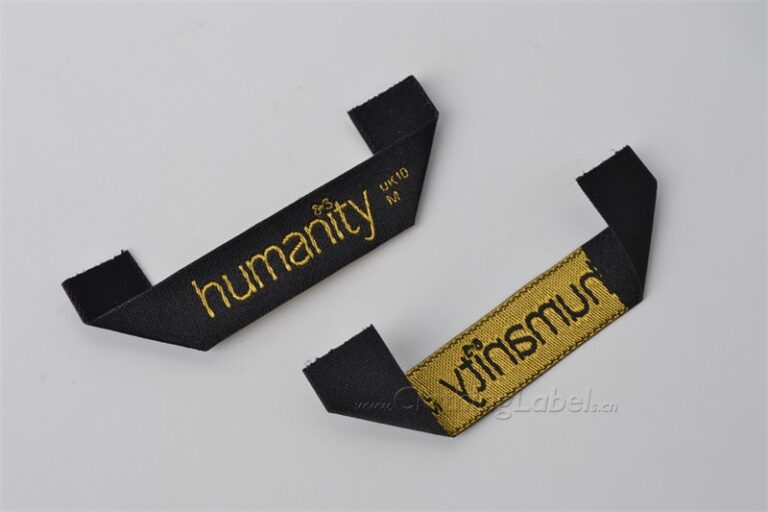 Fold labels: 5 common folded ways | ClothingLabels.cn