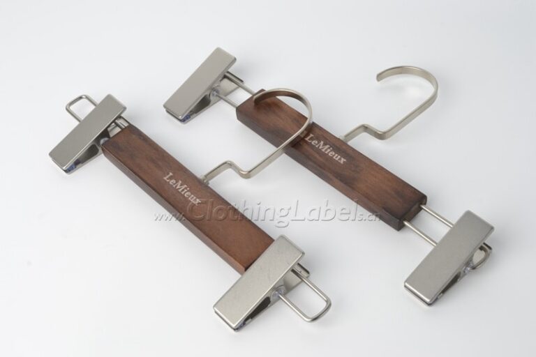 Custom wooden hangers with logos | ClothingLabels.cn