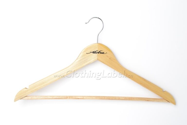 Custom wooden hangers with logos | ClothingLabels.cn