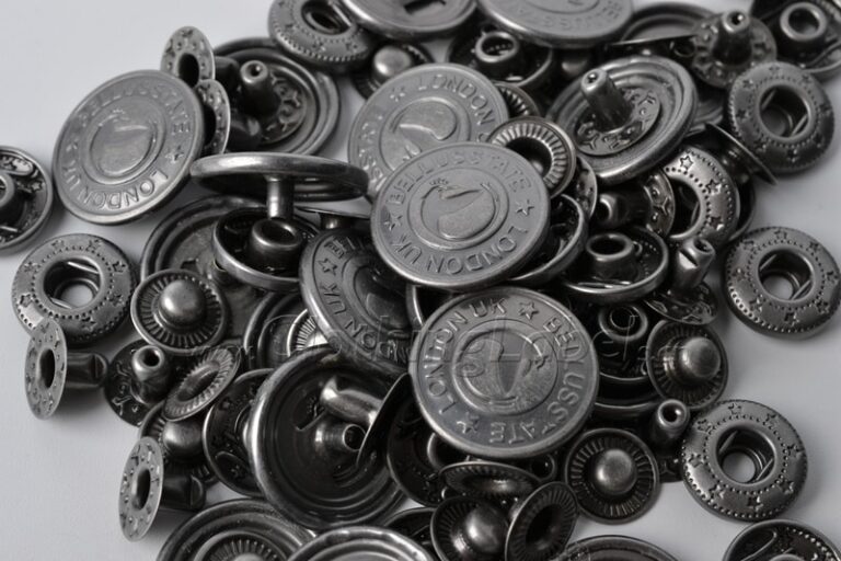 Wholesale snap buttons for clothing projects